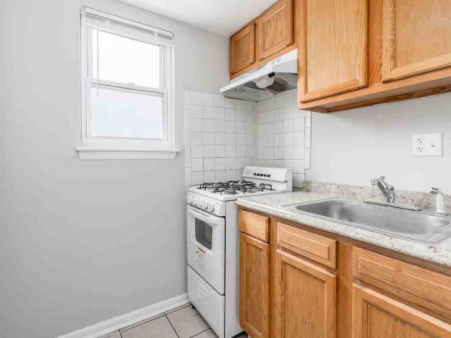 Willow Apartment Homes 1 Bedroom Apartment for Rent at 4101 Saint Georges Ave, Baltimore, MD 21218 Pen Lucy