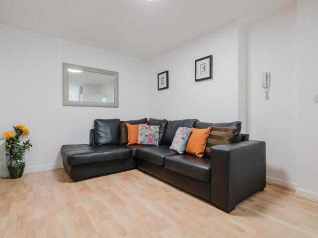Willow Bank, Manchester, M14 4 bed apartment to rent £2,860 pcm £660 pw