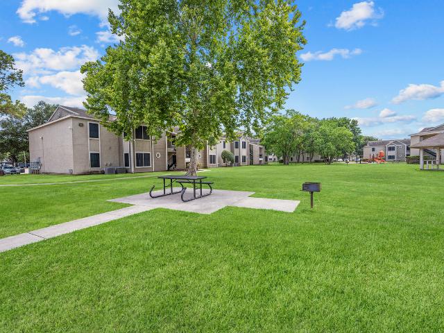 Willow Green 2 Bedroom Apartment for Rent at 8301 Willow Place Dr N, Houston, TX 77070 Willowbrook