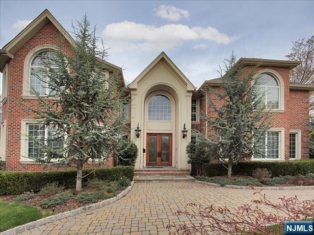 Willow Dr, Englewood Cliffs, Home For Sale