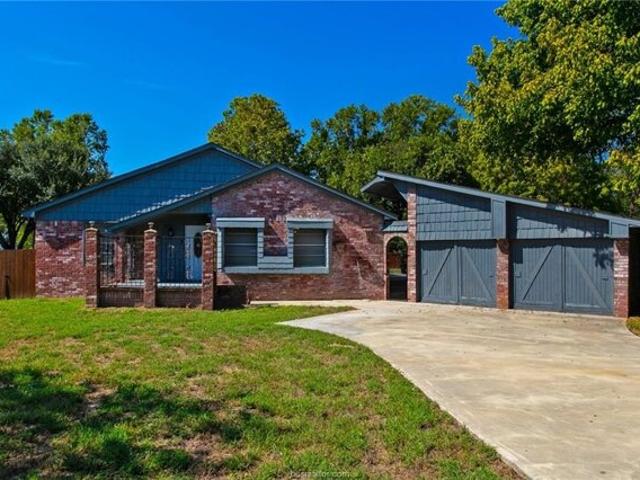 Willow Dr, Hearne, Home For Sale