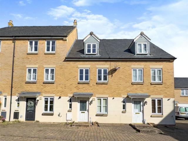 Willow Drive, Carterton, Oxfordshire. 3 bed terraced house to rent £1,675 pcm £387 pw