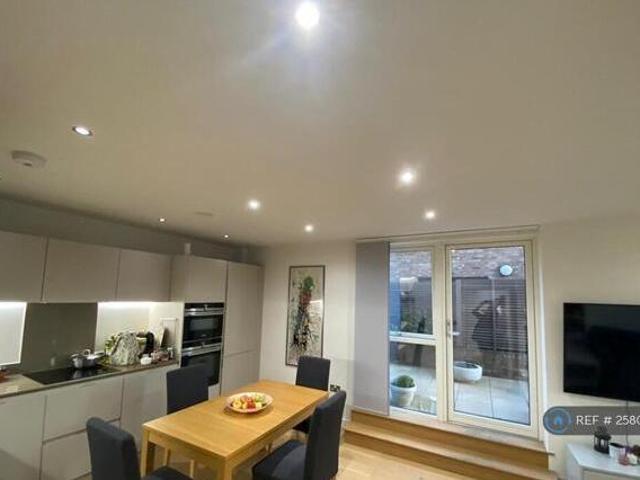 Willow House, London, 2 Bedroom Flat