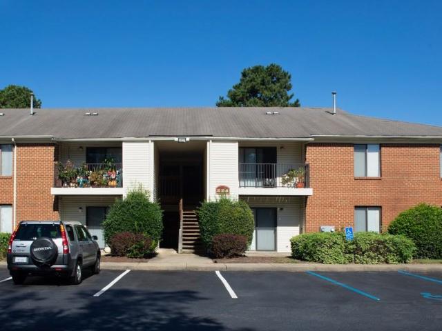 Willow Oaks Apartments 2 Bedroom Apartment for Rent at 200 Oak Leaf Ct, Chesapeake, VA 23320 Greenbrier West