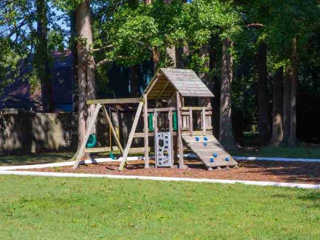 Willow Oaks Apartments 3 Bedroom Apartment for Rent at 200 Oak Leaf Ct, Chesapeake, VA 23320 Greenbrier West