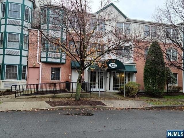 Willow St Apt M, Teaneck, Condo For Sale