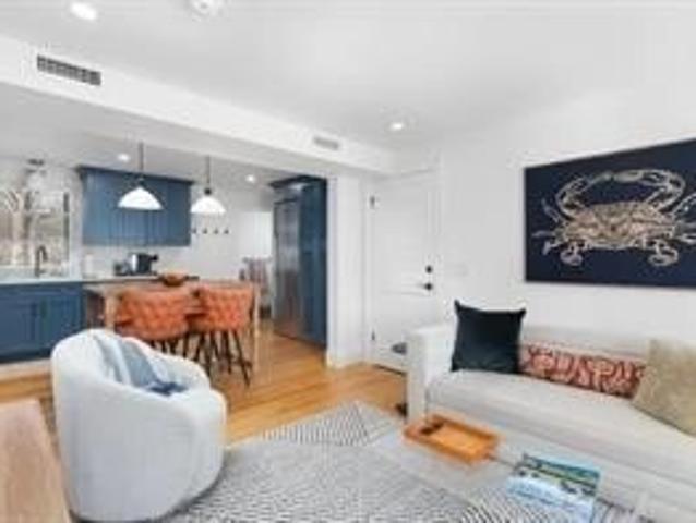 Willow St Apt,newport, Condo For Sale