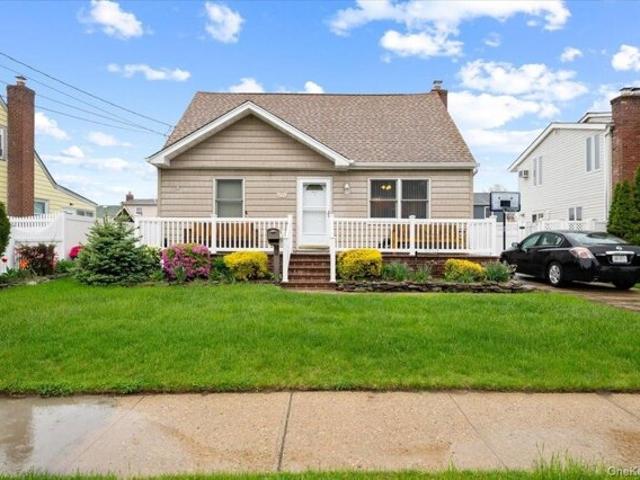 Willow St, Wantagh, Home For Sale