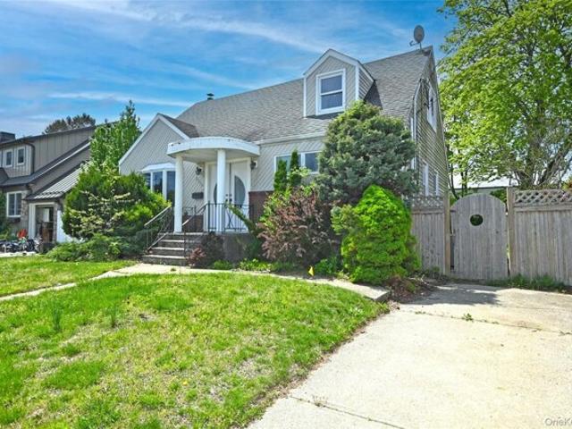 Willow St, Wantagh, Home For Sale