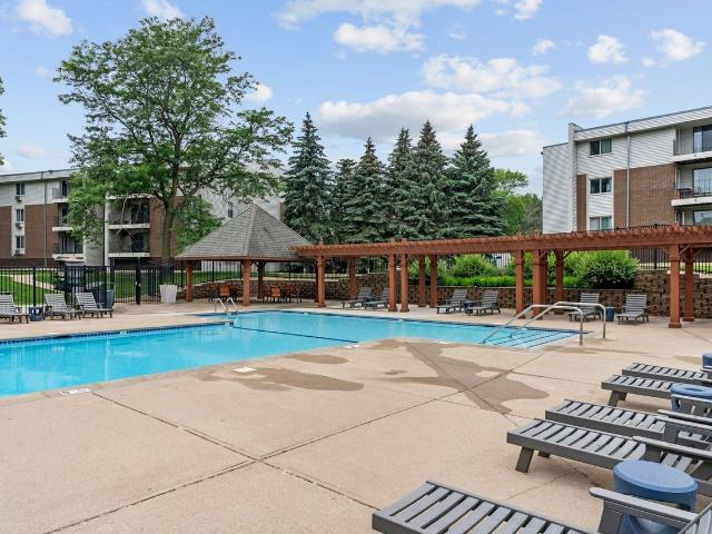 Willow Pond 1 Bedroom Apartment for Rent at 11751 W River Hills Dr, Burnsville, MN 55337