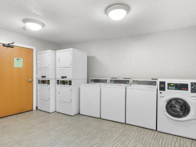 Willow Pond 2 Bedroom Apartment for Rent at 11751 W River Hills Dr, Burnsville, MN 55337