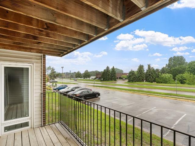 Willow Pond 2 Bedroom Apartment for Rent at 11751 W River Hills Dr, Burnsville, MN 55337