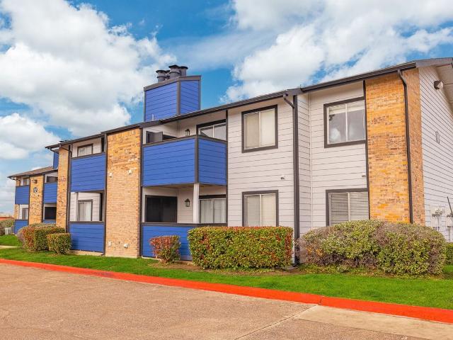 Willow Park 2 Bedroom Apartment for Rent at 4310 W Northgate Dr, Irving, TX 75062