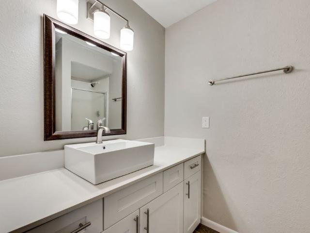 Willow Park 2 Bedroom Apartment for Rent at 4310 W Northgate Dr, Irving, TX 75062