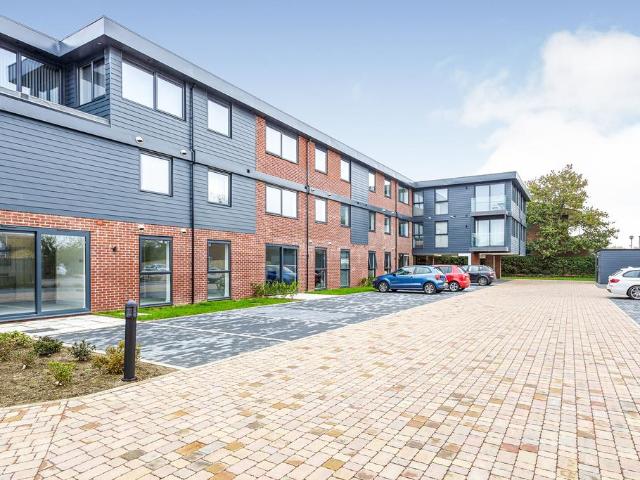 Willow Park, Leigh Road, PO9 2 bed flat to rent £1,295 pcm £299 pw
