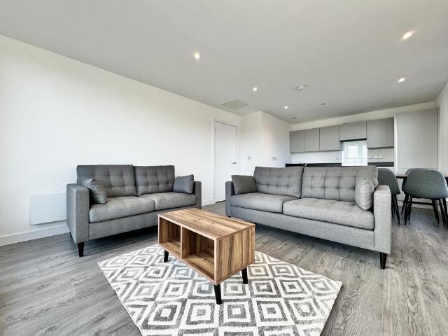 Willow Road, Burley, Leeds, West. 3 bed penthouse to rent £1,700 pcm £392 pw
