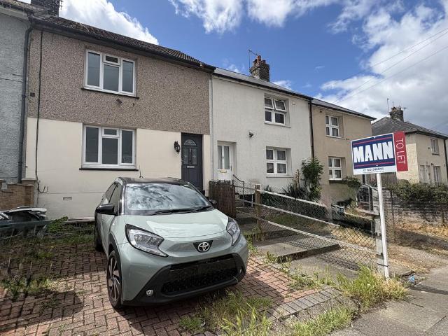 Willow Road, Dartford, DA1 3 bed house to rent £1,900 pcm £438 pw