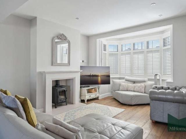 Willow Road, Enfield, EN1