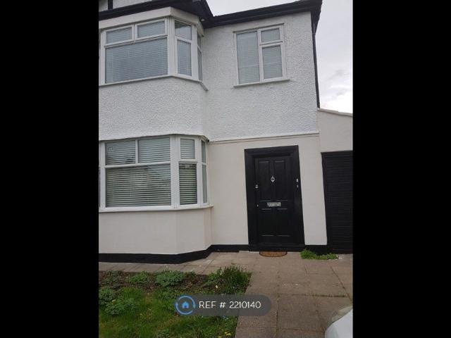 Willow Road, Enfield EN1, 2 bed flat to rent, £1,595 pcm | PrimeLocation