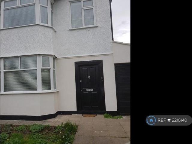 Willow Road, Enfield, EN1 2 bed flat to rent £1,595 pcm £368 pw