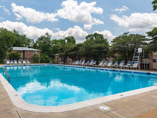 Willow Run at Mark Center Apartment Homes 1 Bedroom Apartment for Rent at 935 N Van Dorn St, Alexandria, VA 22304 Brookville Seminary Valley