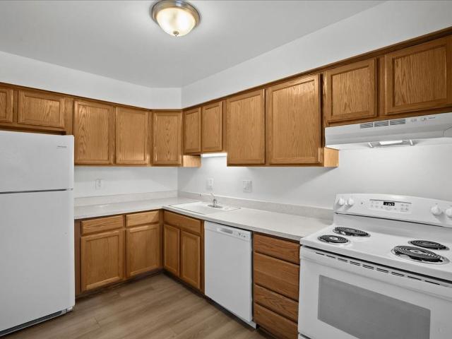 Willow Tree Apartments 1 Bedroom Apartment for Rent at 22266 Civic Center Dr, Southfield, MI 48033