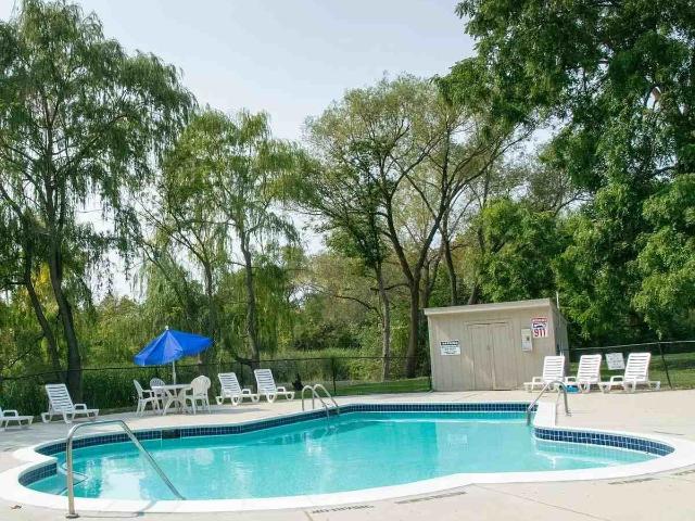 Willow Tree Apartments 2 Bedroom Apartment for Rent at 22266 Civic Center Dr, Southfield, MI 48033