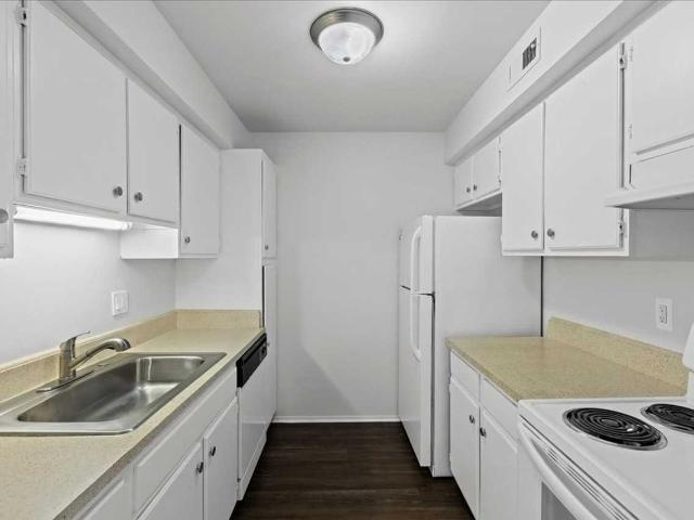 Willow Tree Apartments 2 Bedroom Apartment for Rent at 22266 Civic Center Dr, Southfield, MI 48033
