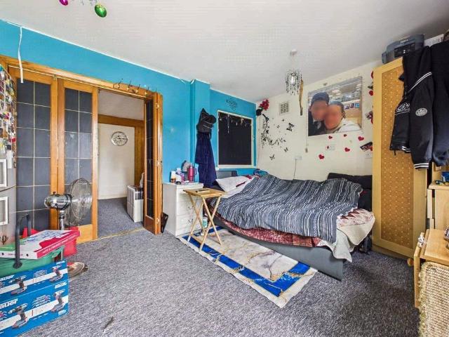 Willow Tree Close, Hayes, Middlesex, UB4