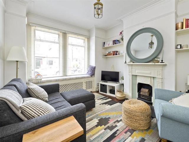 Willow Vale, London 2 bed maisonette to rent £2,200 pcm £508 pw