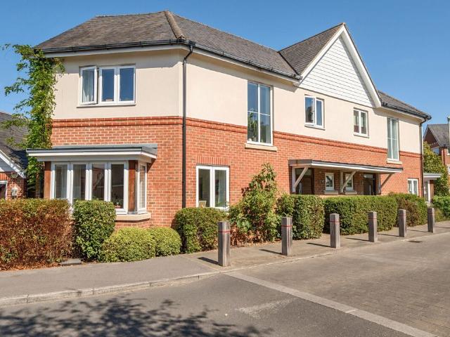 Willowbourne, Fleet, Hampshire GU51, 3 bed semi detached house to rent, £2,050 pcm | PrimeLocation