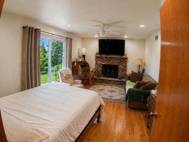Willowbrook Home with Rooms for Rent Available Now