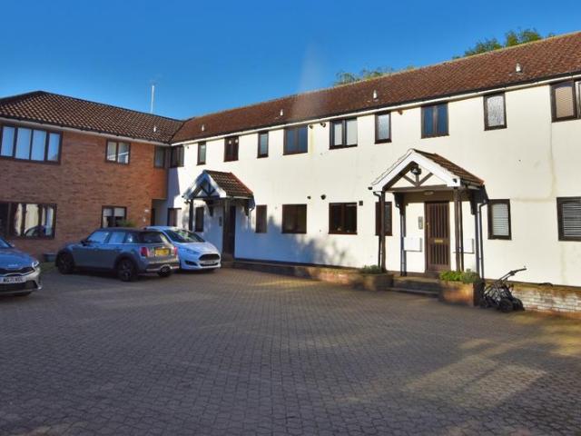 Willowdene Mill Lane, Hertford, SG14 3TT 1 bed apartment to rent £1,050 pcm £242 pw