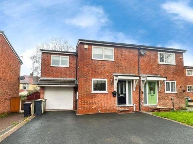 Willowdene Close, Bromley Cross, 3 Bedroom Semi detached
