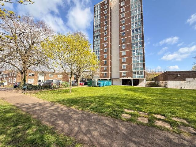 Willowfield, Harlow CM18, 1 bed flat to rent, £1,100 pcm | PrimeLocation