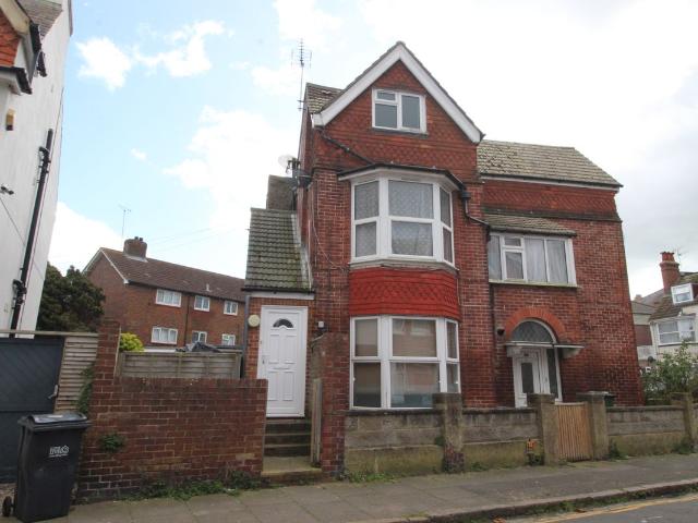 Willowfield Road, Eastbourne BN22, 2 bed maisonette to rent, £1,000 pcm | PrimeLocation