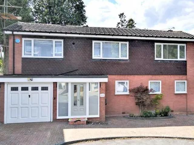 Willowmead, Chigwell Row, IG7 6JR, United Kingdom | 4 bed house for rent #131562600 | Rentberry