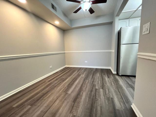 Willows of Wheaton 1 Bedroom Apartment for Rent at 2019 N Main St, Wheaton, IL 60187
