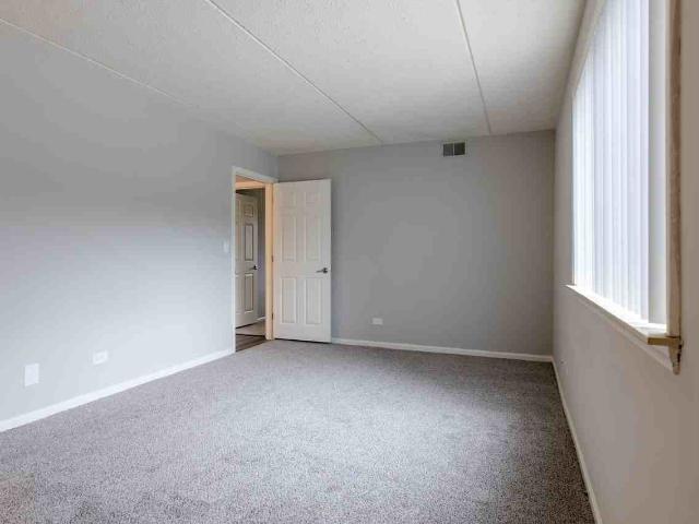 Willows of Wheaton 2 Bedroom Apartment for Rent at 2019 N Main St, Wheaton, IL 60187