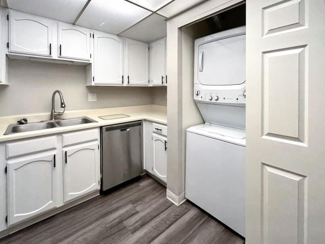 Willows of Wheaton 2 Bedroom Apartment for Rent at 2019 N Main St, Wheaton, IL 60187