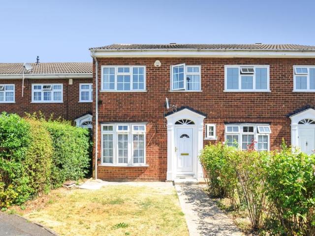 Willows Close, Pinner HA5, 3 bed terraced house to rent, £2,300 pcm | PrimeLocation