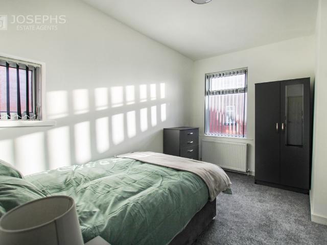 Willows Lane, Bolton BL3, Room to rent, £525 pcm | PrimeLocation