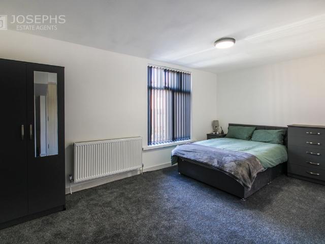Willows Lane, Bolton BL3, Room to rent, £600 pcm | PrimeLocation