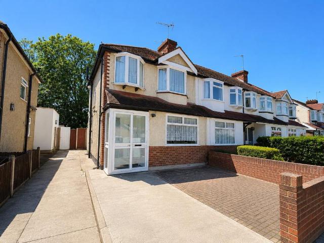 Wills Crescent, Greater London TW3 3 bed terraced house to rent £2,300 pcm £531 pw