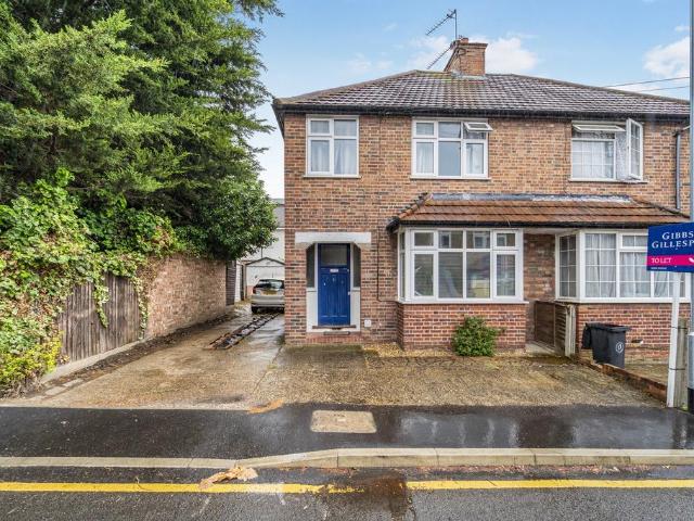 Wilmar Close, Uxbridge, UB8 3 bed semi detached house to rent £2,150 pcm £496 pw