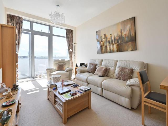 Wilmingon Close, WD18, Watford, WD18 2 bed flat to rent £1,800 pcm £415 pw