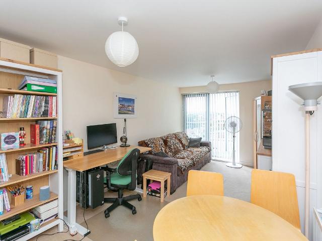 Wilmington Close, Watford WD18, 1 bed flat to rent, £1,250 pcm | PrimeLocation