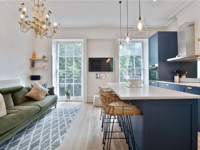 Wilmington Square, Clerkenwell. 1 bed apartment to rent £2,999 pcm £692 pw
