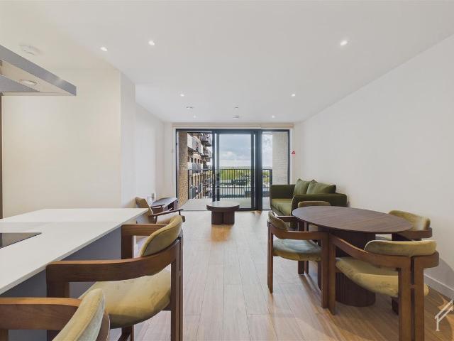 Wilmott House, London TW8, 2 bed flat to rent, £2,590 pcm | PrimeLocation