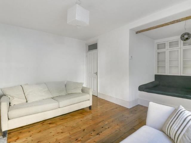 Wilmot Street, Bethnal Green, London, E2 2 bed flat to rent £2,384 pcm £550 pw